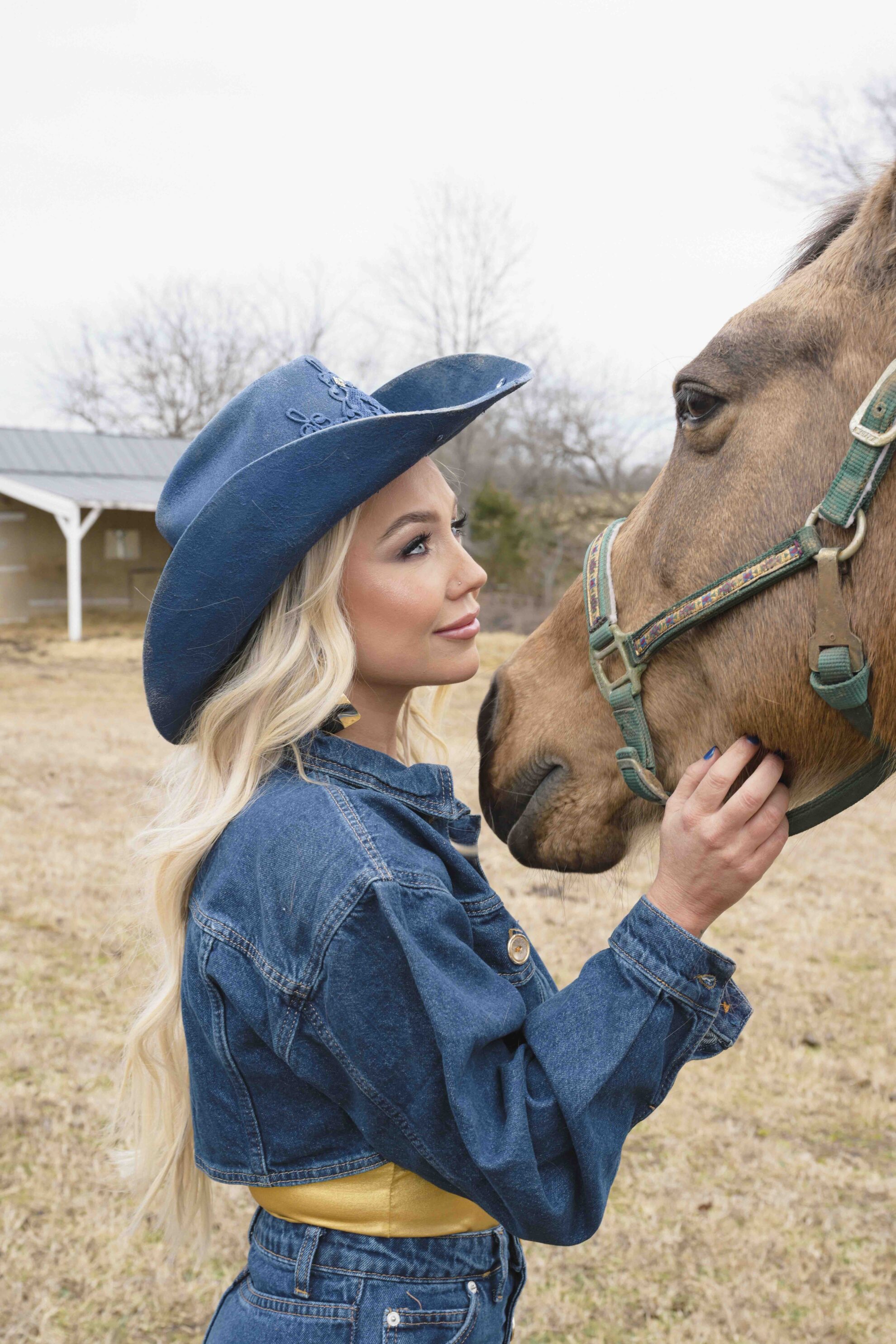 Country Singer RaeLynn Is Not Afraid to Let You Know She Loves Her ...